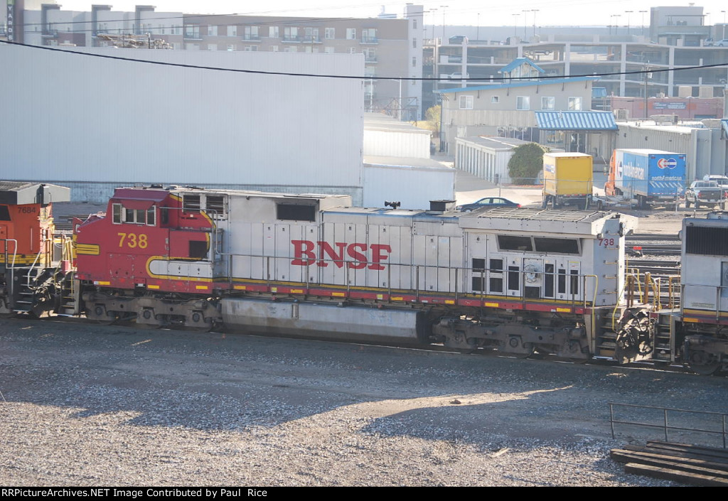 BNSF 738